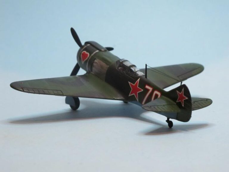 Lavochkin La-5Fn Soviet Fighter 1/72 Scale Kit