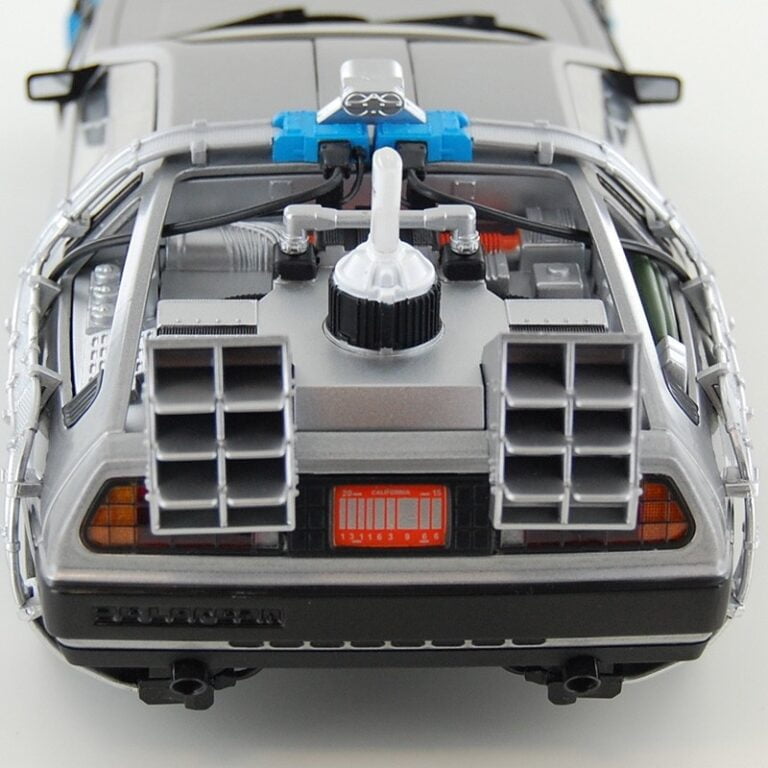 DELOREAN TIME Film MACHINE WITH MR.FUSION 1/18 Scale Kit