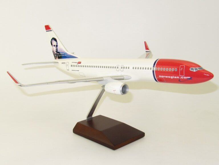 B737-800 (Norwegian) 1/100 Scale LN-DYC (Premium Models PA062)
